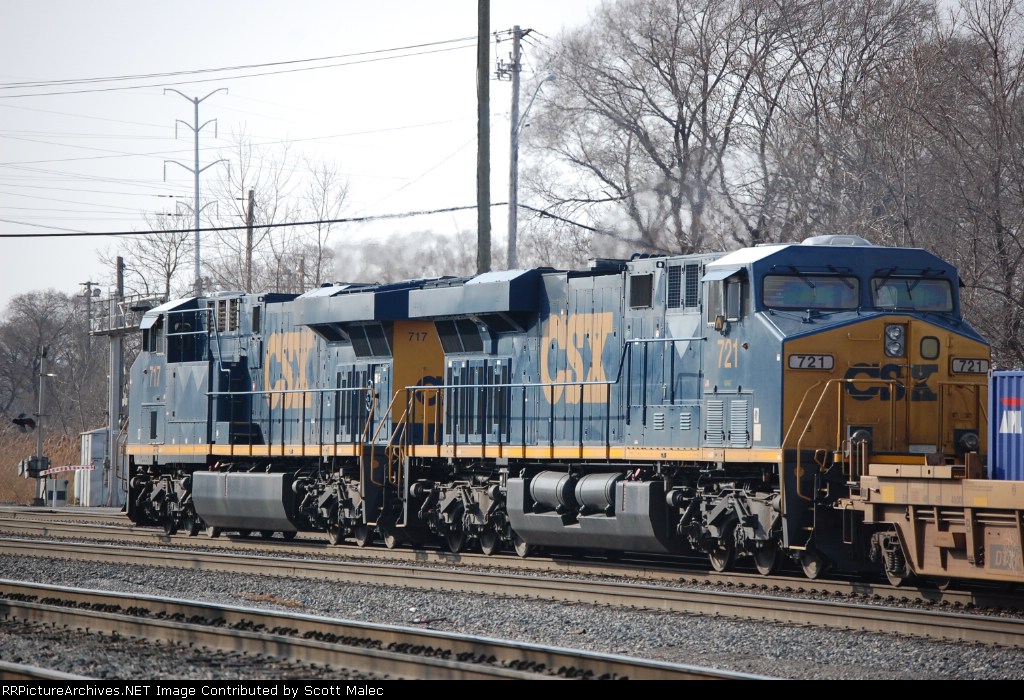 CSX 717 & 721